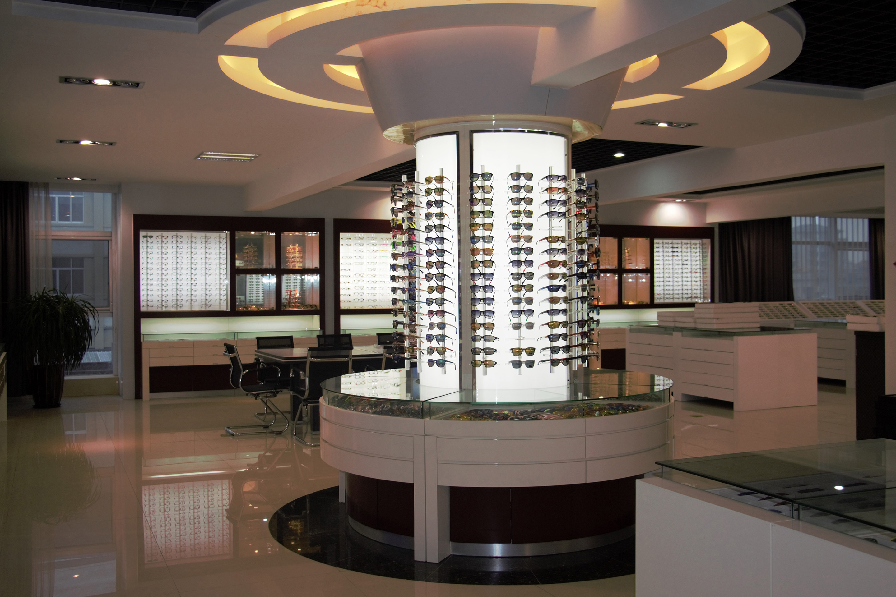 What is the right length of the eye axis? The relationship between ...