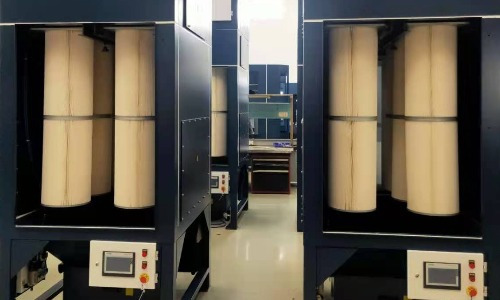 How do large dust extraction filters work and how does it work