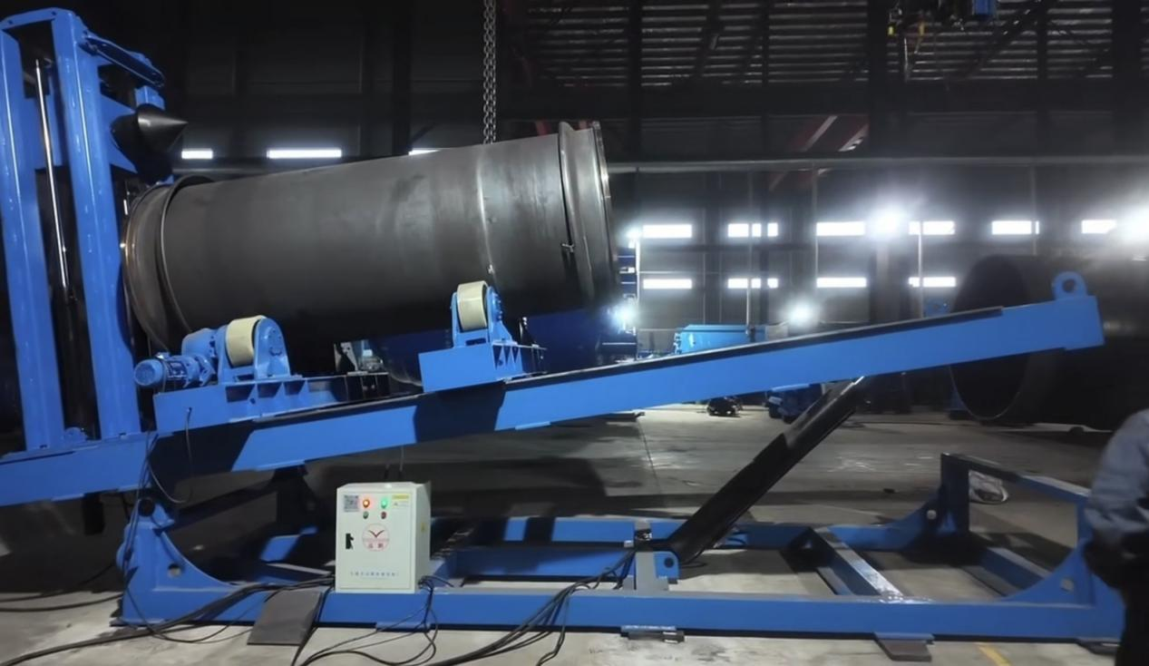 Design and Application of Adjustable Tilt Welding Rotator
