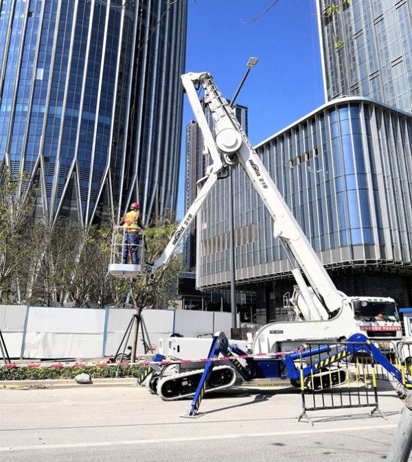 蜘蛛式升降车 - FS420C_上海亚卡黎机械有限公司