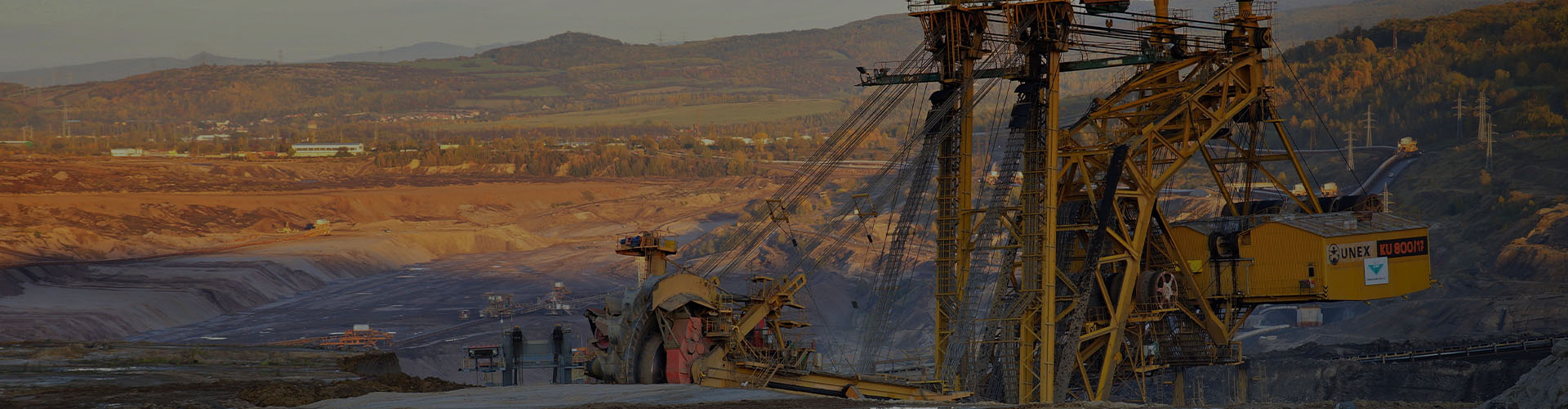 Application of Enclosed Housing Slewing Drive in Drilling Machine