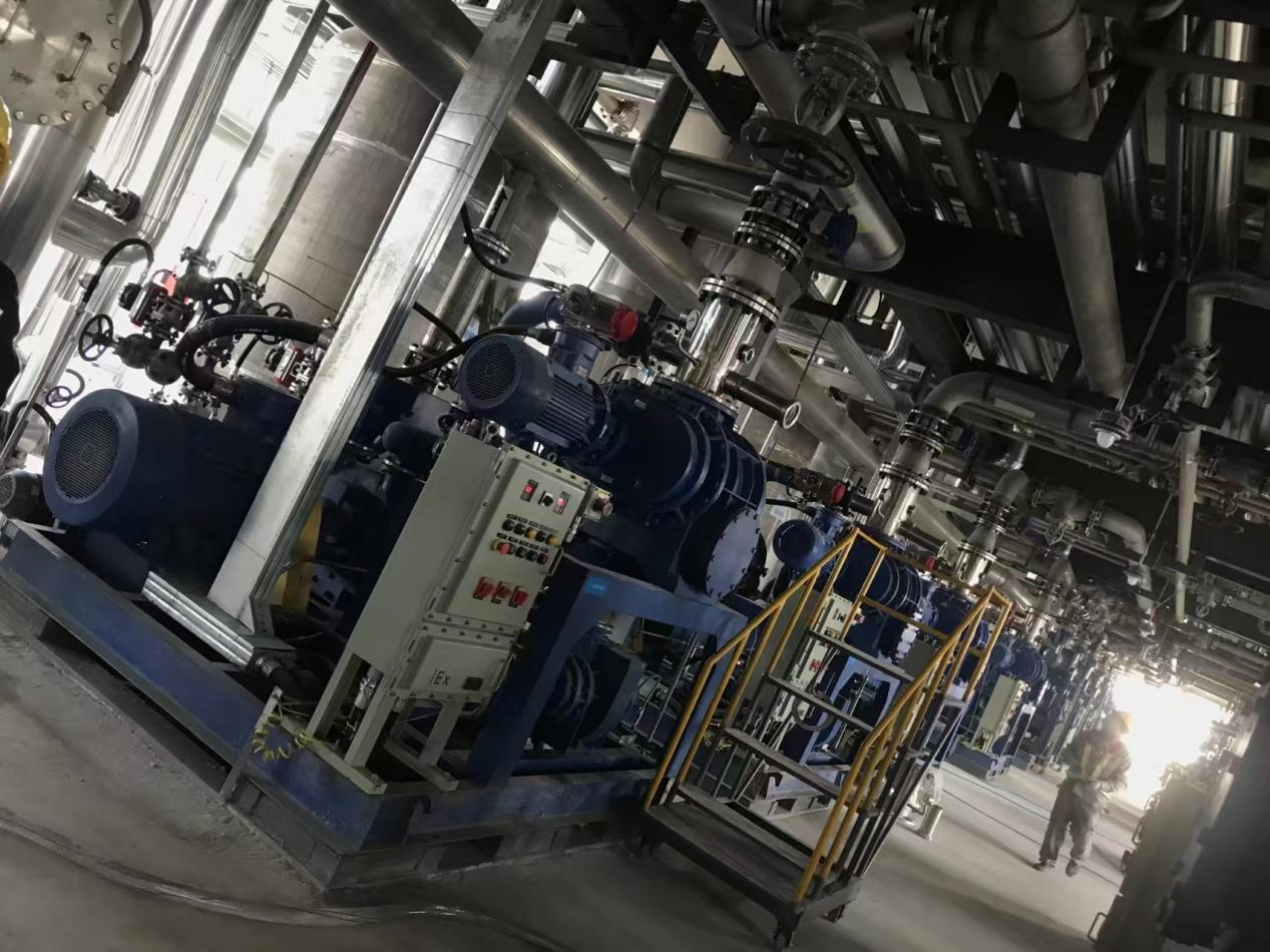 Vacuum distillation process