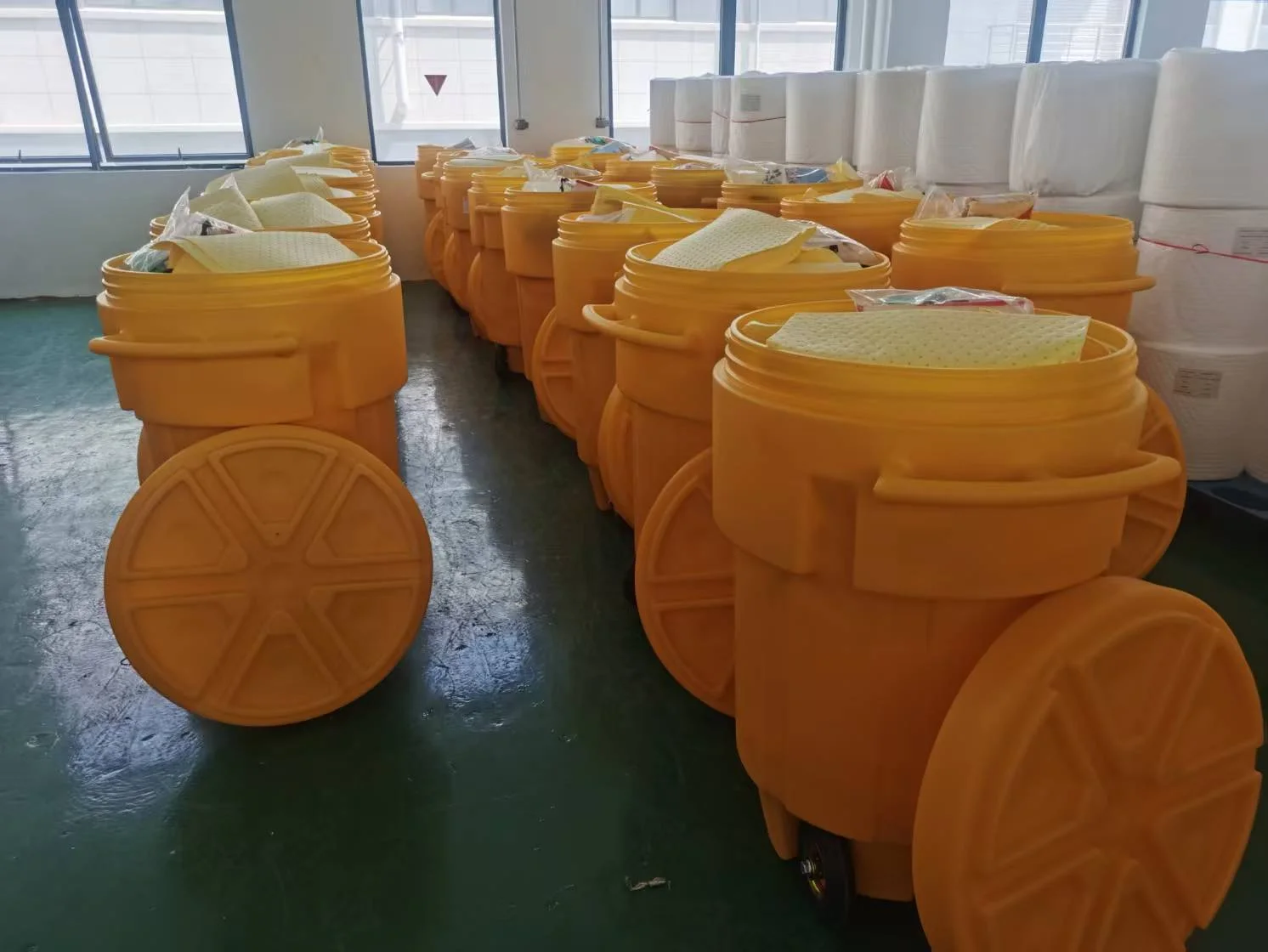 High Absorbency 95 Gal Wheeled Overpack Drum Spill Kit