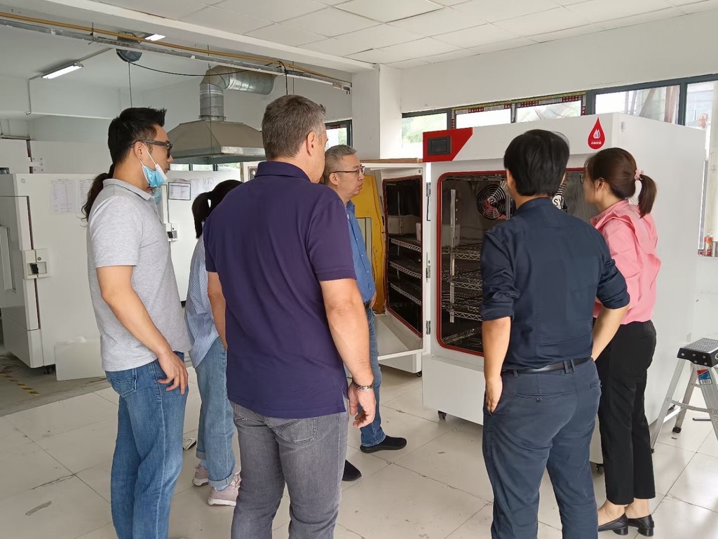 意大利品牌药企莅临苏盈工厂考察-上海苏盈试验仪器有限公司