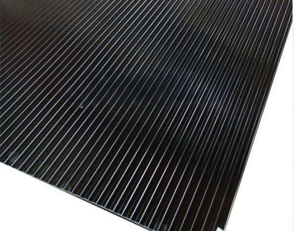 Wide Fluted Rubber Matting for Heavy-Duty Performance