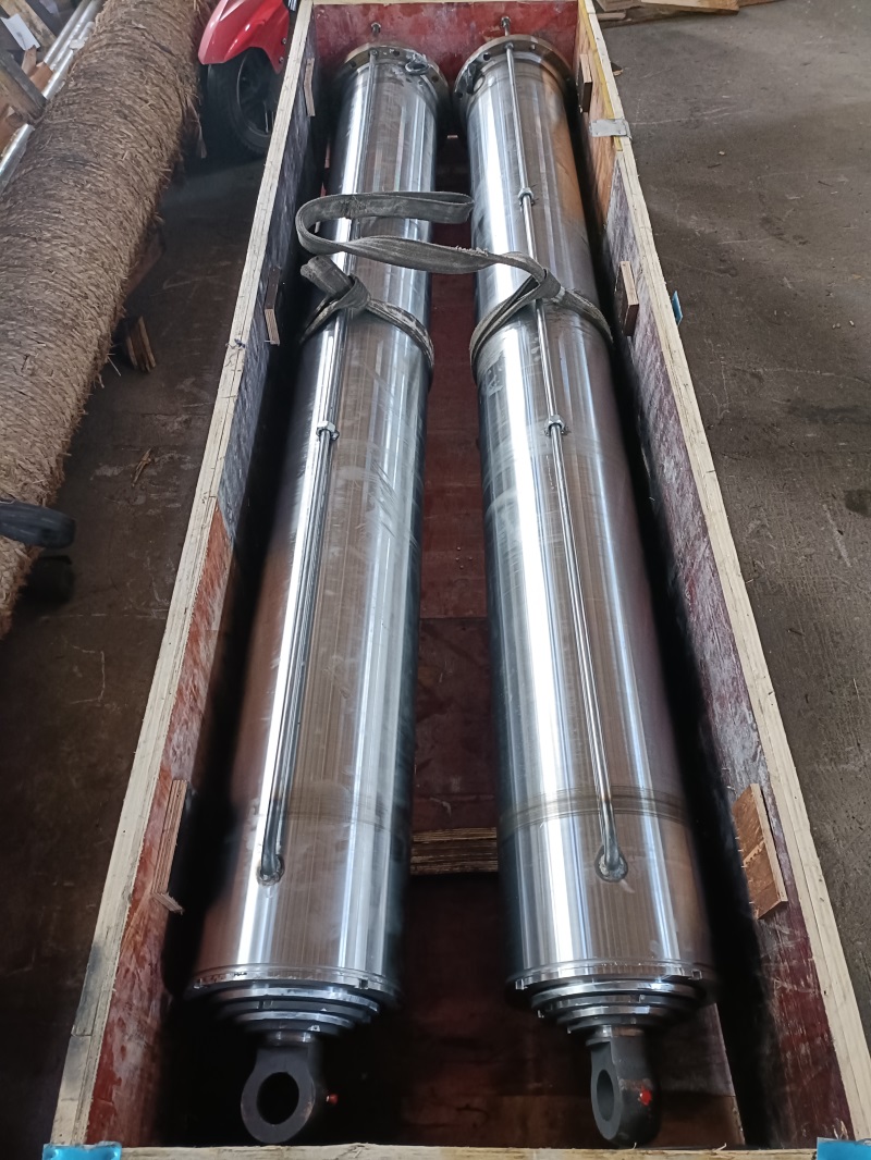 Double acting multistage cylinder