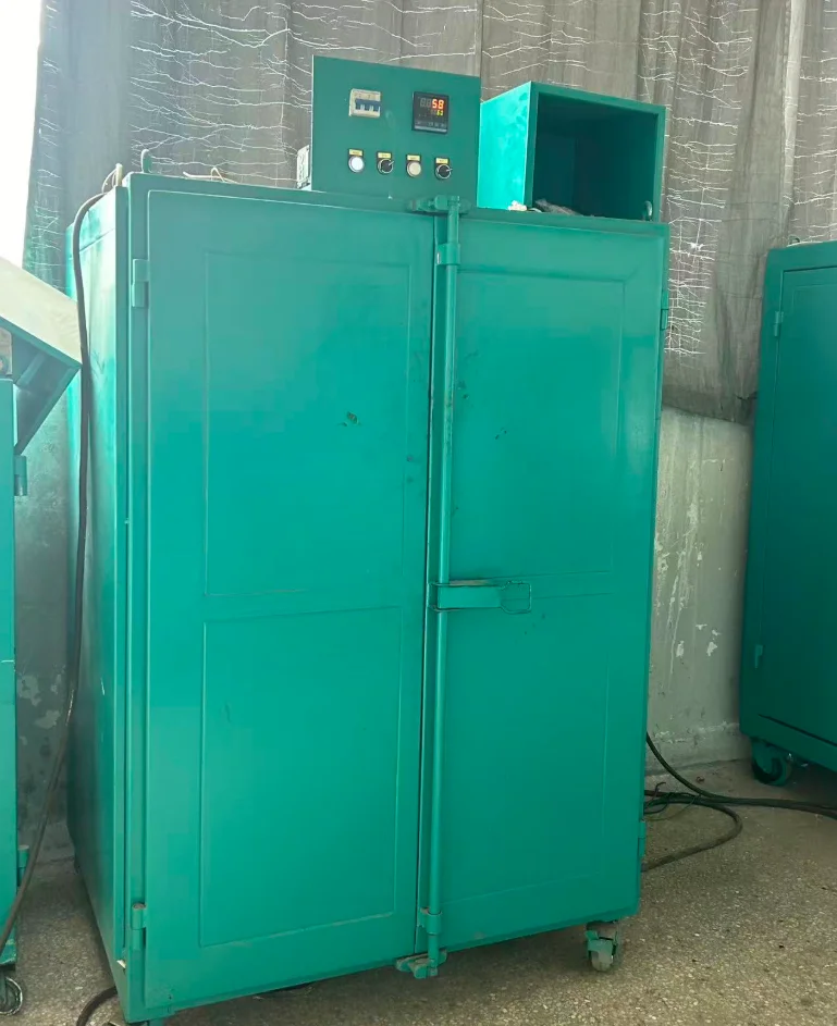 Preheating oven for cabinet polyurethane raw materials