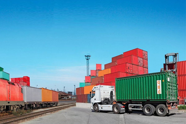 Why Should You Choose a 20 Dry Freight Container for Your Business?